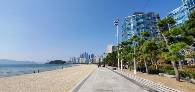 2025年 新春ドラマ「スロウトレイン」釜山ロケ地の海雲台（ヘウンデ）を紹介。海辺列車や海雲台ビーチ